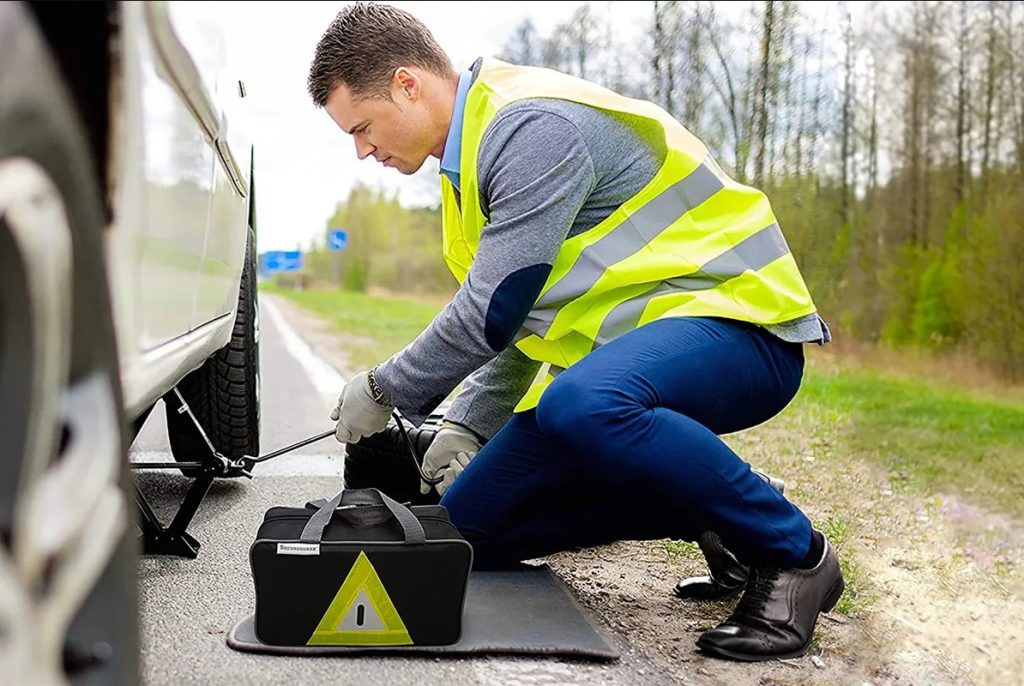 Roadside Safety 101: Essential Items for Every Emergency Kit
